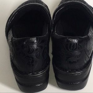 boc | Shoes | Boc Black Vegan Leather Tooled Clogs Woma | Poshmark
